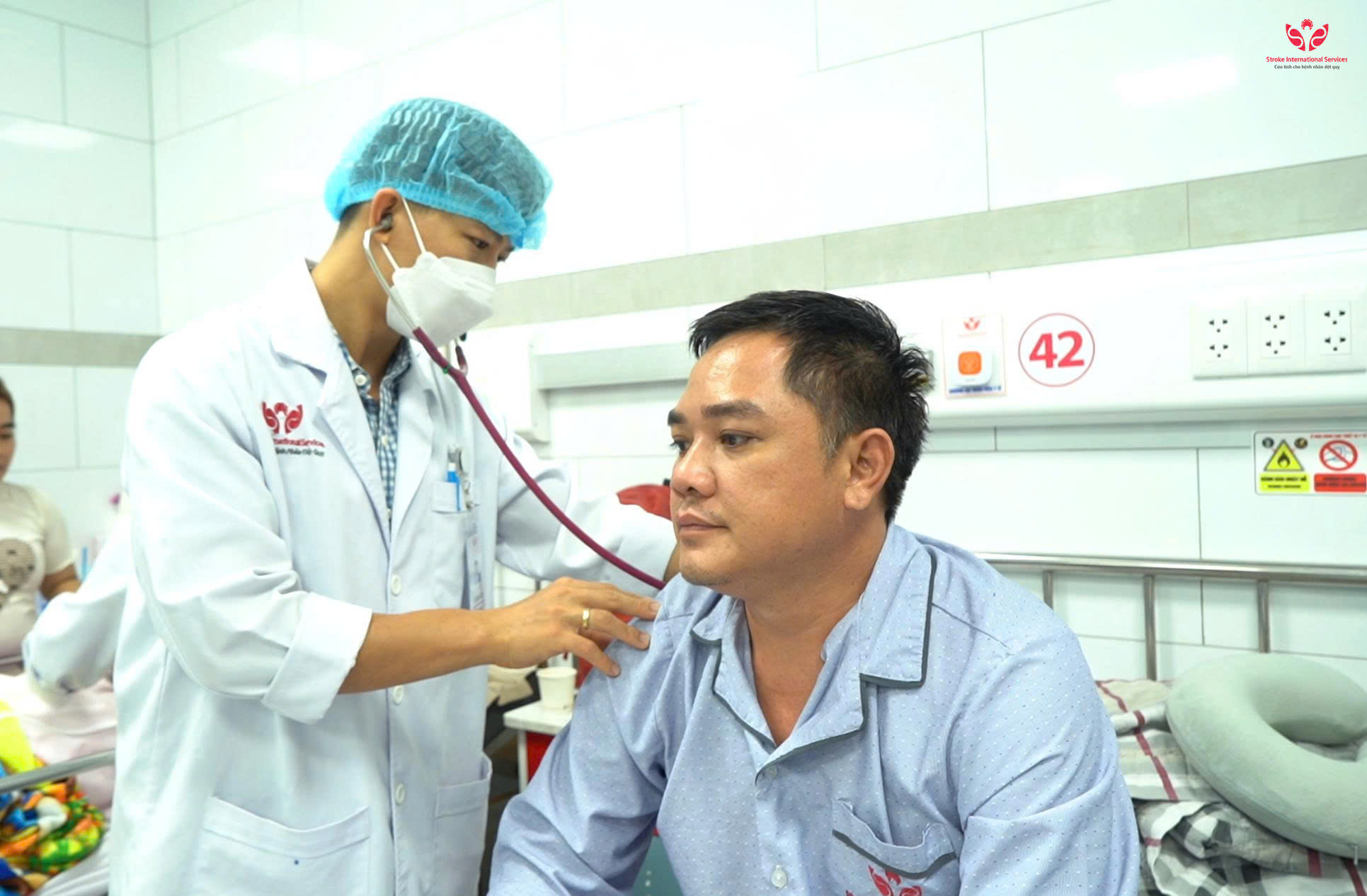 Ứng dụng dao plasma trong vi phẫu nội soi cắt khối u thanh quản